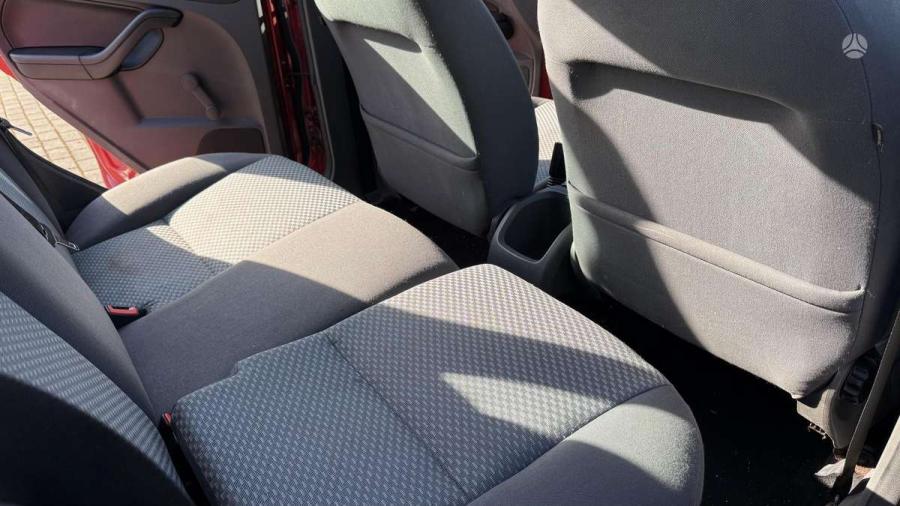 Oranžs Ford Focus 2006 Kauņa, ar dzinēja tilpumu 1.60 L un nobraukumu 126 tūkst. km par 3800 €, foto 22 vietnē AUTOMOTO.COM.LV