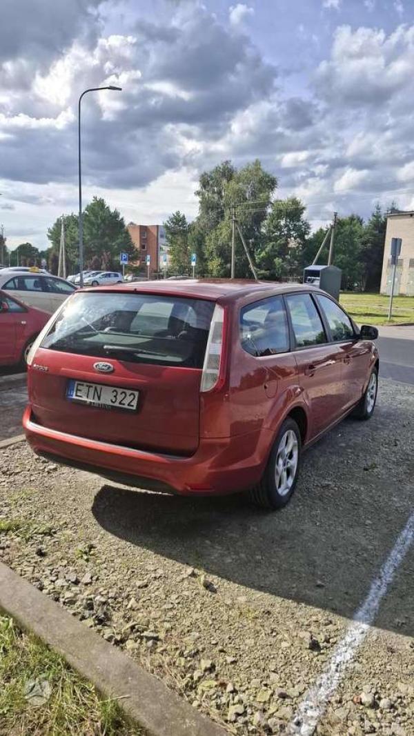 Orange Ford Focus 2009 in Kaunas, with an engine capacity of 1.60 L and mileage of 175 thousand km for 2350 €, photo 3 on AUTOMOTO.COM.LV