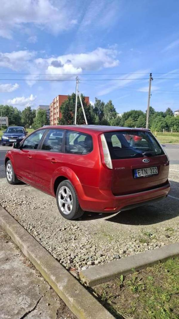 Orange Ford Focus 2009 in Kaunas, with an engine capacity of 1.60 L and mileage of 175 thousand km for 2350 €, photo 4 on AUTOMOTO.COM.LV