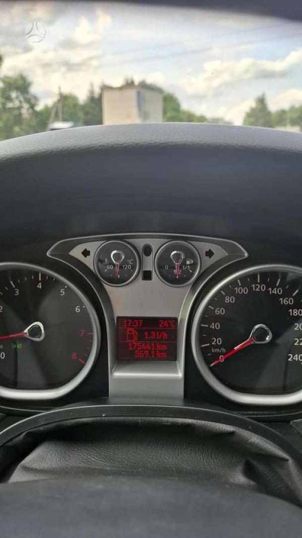 Orange Ford Focus 2009 in Kaunas, with an engine capacity of 1.60 L and mileage of 175 thousand km for 2350 €, photo 5 on AUTOMOTO.COM.LV