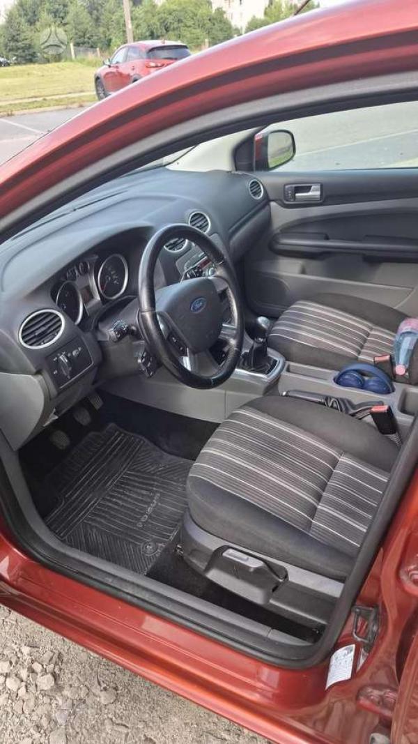 Orange Ford Focus 2009 in Kaunas, with an engine capacity of 1.60 L and mileage of 175 thousand km for 2350 €, photo 6 on AUTOMOTO.COM.LV