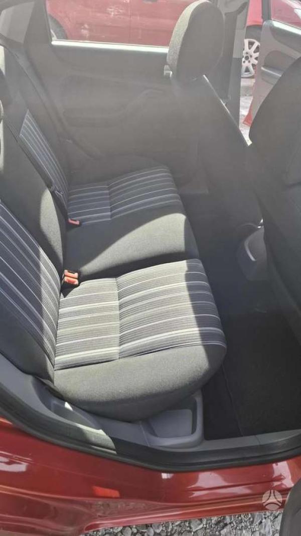 Orange Ford Focus 2009 in Kaunas, with an engine capacity of 1.60 L and mileage of 175 thousand km for 2350 €, photo 8 on AUTOMOTO.COM.LV