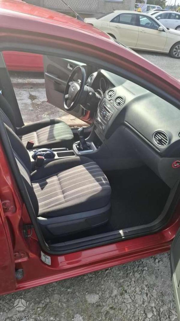 Orange Ford Focus 2009 in Kaunas, with an engine capacity of 1.60 L and mileage of 175 thousand km for 2350 €, photo 9 on AUTOMOTO.COM.LV