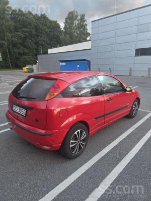 Red Ford Focus 2003 in Riga, with an engine capacity of 1.80 L and mileage of 299 thousand km for 700 €, photo 3 on AUTOMOTO.COM.LV