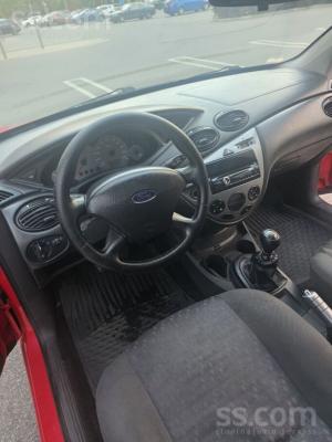 Red Ford Focus 2003 in Riga, with an engine capacity of 1.80 L and mileage of 299 thousand km for 700 €, photo 8 on AUTOMOTO.COM.LV