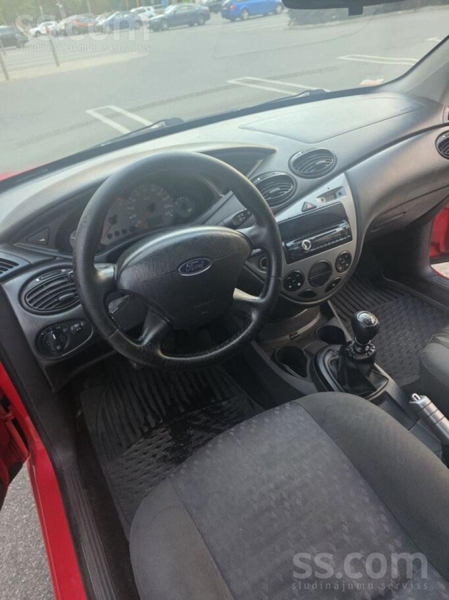 Red Ford Focus 2003 in Riga, with an engine capacity of 1.80 L and mileage of 299 thousand km for 700 €, photo 8 on AUTOMOTO.COM.LV