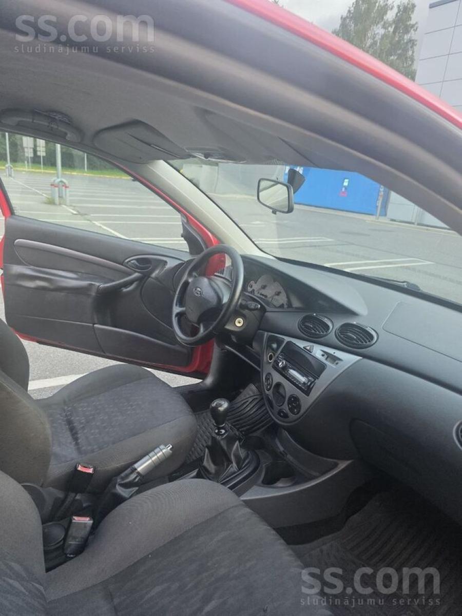 Red Ford Focus 2003 in Riga, with an engine capacity of 1.80 L and mileage of 299 thousand km for 700 €, photo 9 on AUTOMOTO.COM.LV