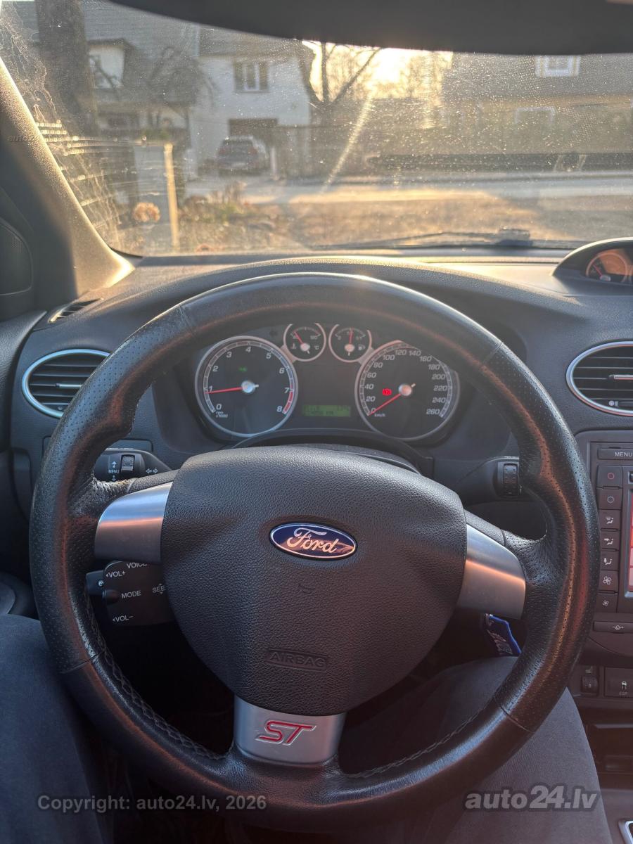 Sarkans Ford Focus 2007 Tallina, ar dzinēja tilpumu 2.50 L un nobraukumu 239 tūkst. km par 4900 €, foto 10 vietnē AUTOMOTO.COM.LV