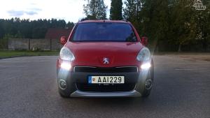 Red Ford Focus 2018 in Sirvintos, with an engine capacity of 1.60 L and mileage of 296 thousand km for 4444 €, photo  on AUTOMOTO.COM.LV