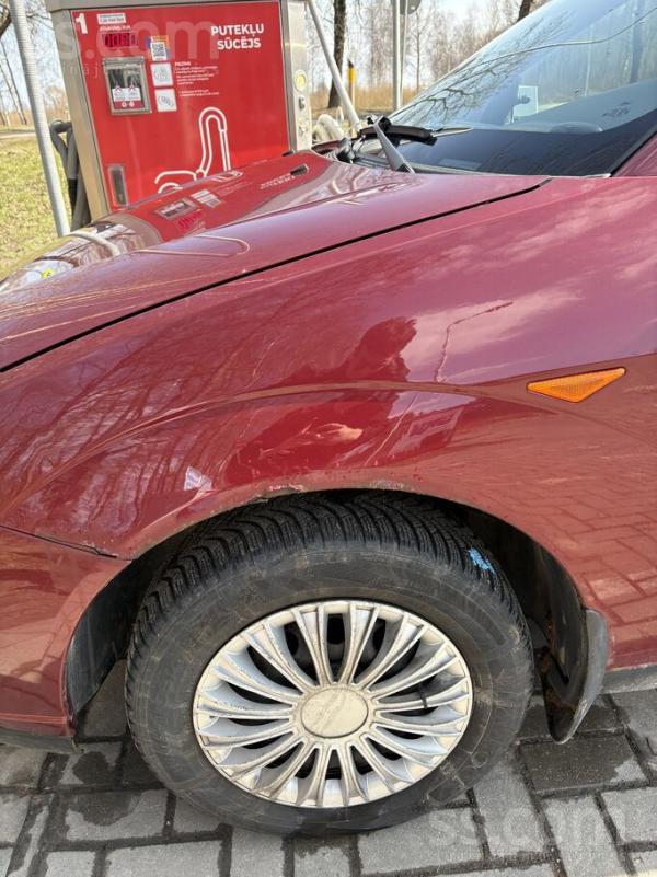 Sarkans Ford Focus 2002 Rīga, ar dzinēja tilpumu 1.60 L un nobraukumu 130 tūkst. km par 500 €, foto 8 vietnē AUTOMOTO.COM.LV