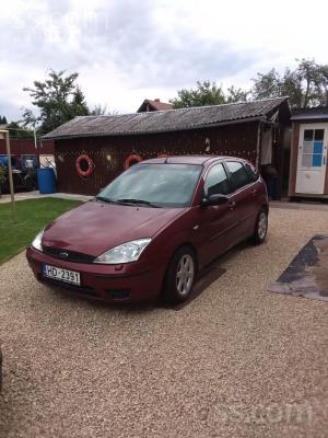 Sarkans Ford Focus 2003 Rīga, ar dzinēja tilpumu 1.60 L un nobraukumu 200 tūkst. km par 400 €, foto  vietnē AUTOMOTO.COM.LV