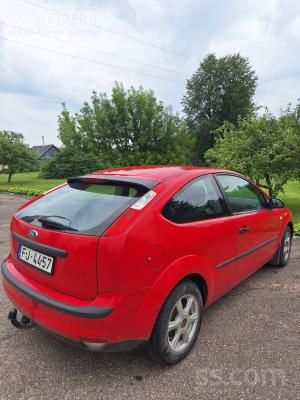 Red Ford Focus 2005 in Daugavpils, with an engine capacity of 1.40 L and mileage of 184 thousand km for 1500 €, photo 4 on AUTOMOTO.COM.LV