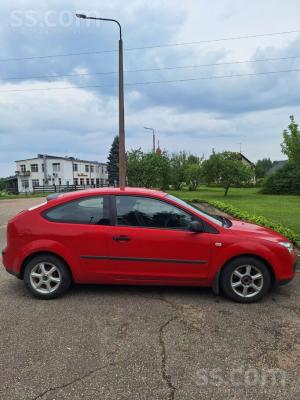 Red Ford Focus 2005 in Daugavpils, with an engine capacity of 1.40 L and mileage of 184 thousand km for 1500 €, photo 5 on AUTOMOTO.COM.LV