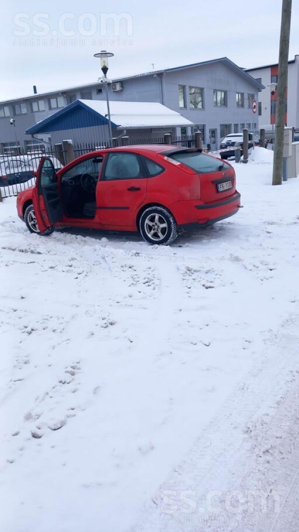Red Ford Focus 2005 in Riga, with an engine capacity of 1.60 L and mileage of 217 thousand km for 300 €, photo 1 on AUTOMOTO.COM.LV