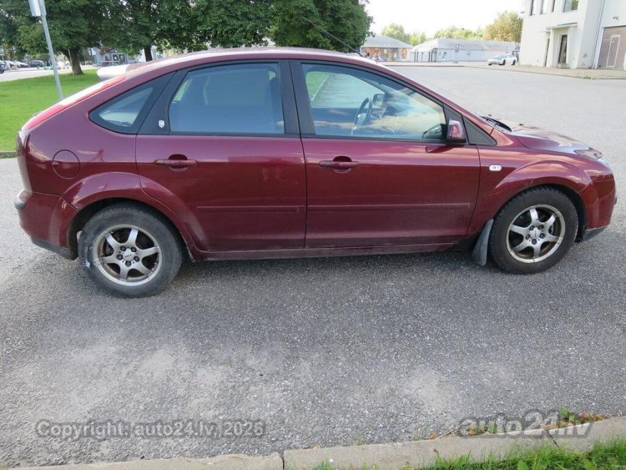 Red Ford Focus 2005 in Tallinn, with an engine capacity of 1.60 L and mileage of 191 thousand km for 1160 €, photo 5 on AUTOMOTO.COM.LV