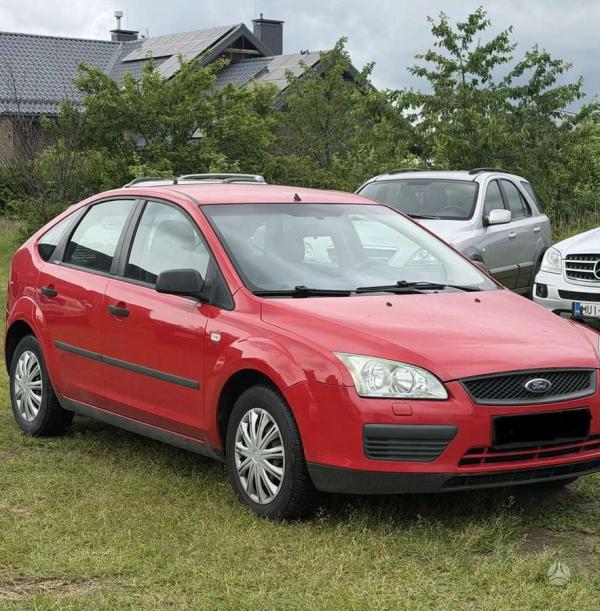 Sarkans Ford Focus 2005 Kauņa, ar dzinēja tilpumu 1.60 L un nobraukumu 160 tūkst. km par 1350 €, foto 1 vietnē AUTOMOTO.COM.LV