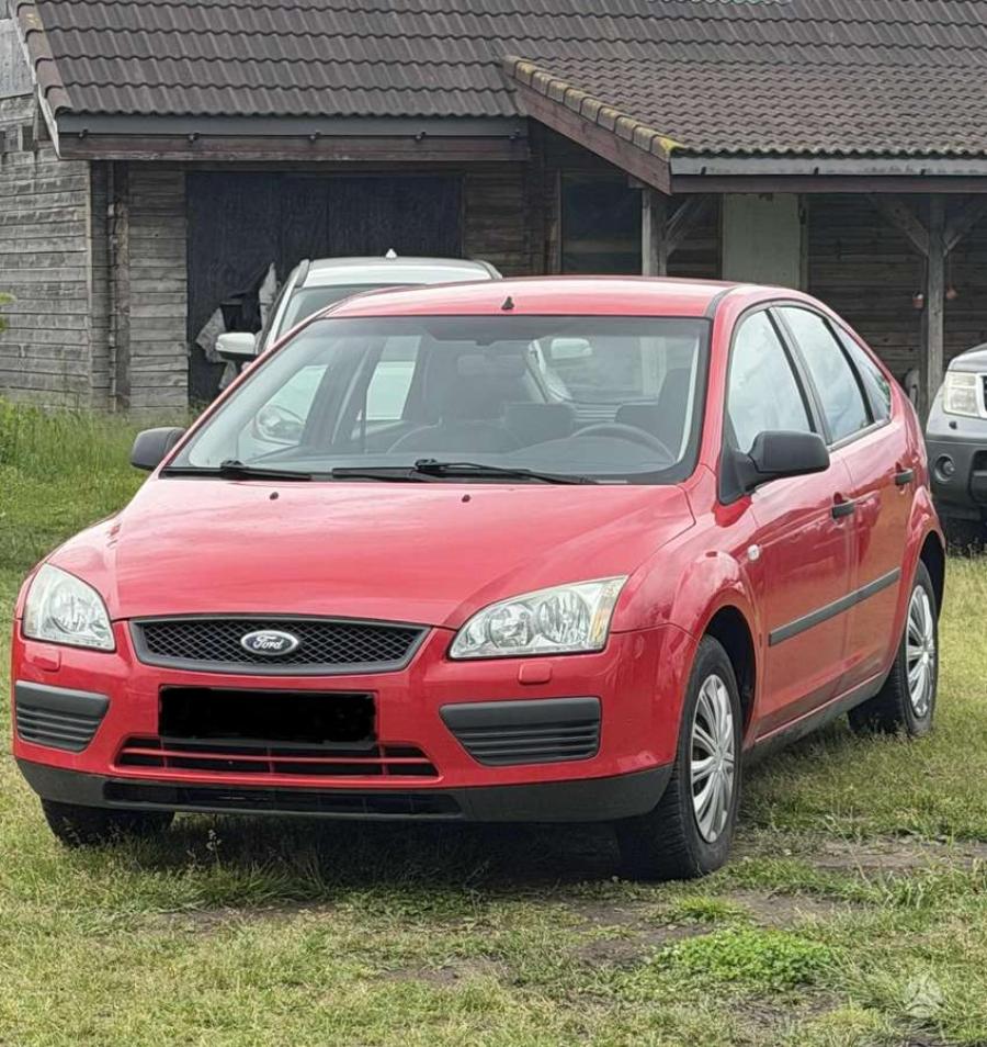 Red Ford Focus 2005 in Kaunas, with an engine capacity of 1.60 L and mileage of 160 thousand km for 1350 €, photo 3 on AUTOMOTO.COM.LV