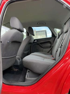Red Ford Focus 2005 in Kaunas, with an engine capacity of 1.60 L and mileage of 160 thousand km for 1350 €, photo 7 on AUTOMOTO.COM.LV
