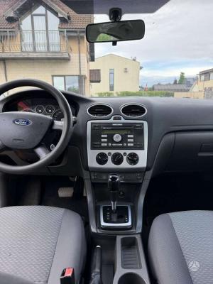 Red Ford Focus 2005 in Kaunas, with an engine capacity of 1.60 L and mileage of 160 thousand km for 1350 €, photo 10 on AUTOMOTO.COM.LV