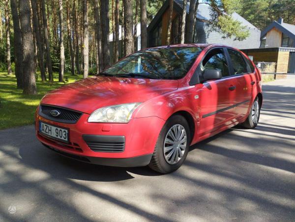 Red Ford Focus 2005 in Vilnius, with an engine capacity of 1.60 L and mileage of 263 thousand km for 750 €, photo 8 on AUTOMOTO.COM.LV