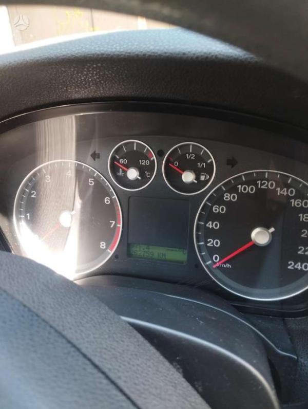 Red Ford Focus 2005 in Vilnius, with an engine capacity of 1.60 L and mileage of 263 thousand km for 750 €, photo 10 on AUTOMOTO.COM.LV