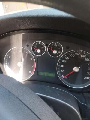 Sarkans Ford Focus 2005 Viļņa, ar dzinēja tilpumu 1.60 L un nobraukumu 263 tūkst. km par 750 €, foto 11 vietnē AUTOMOTO.COM.LV