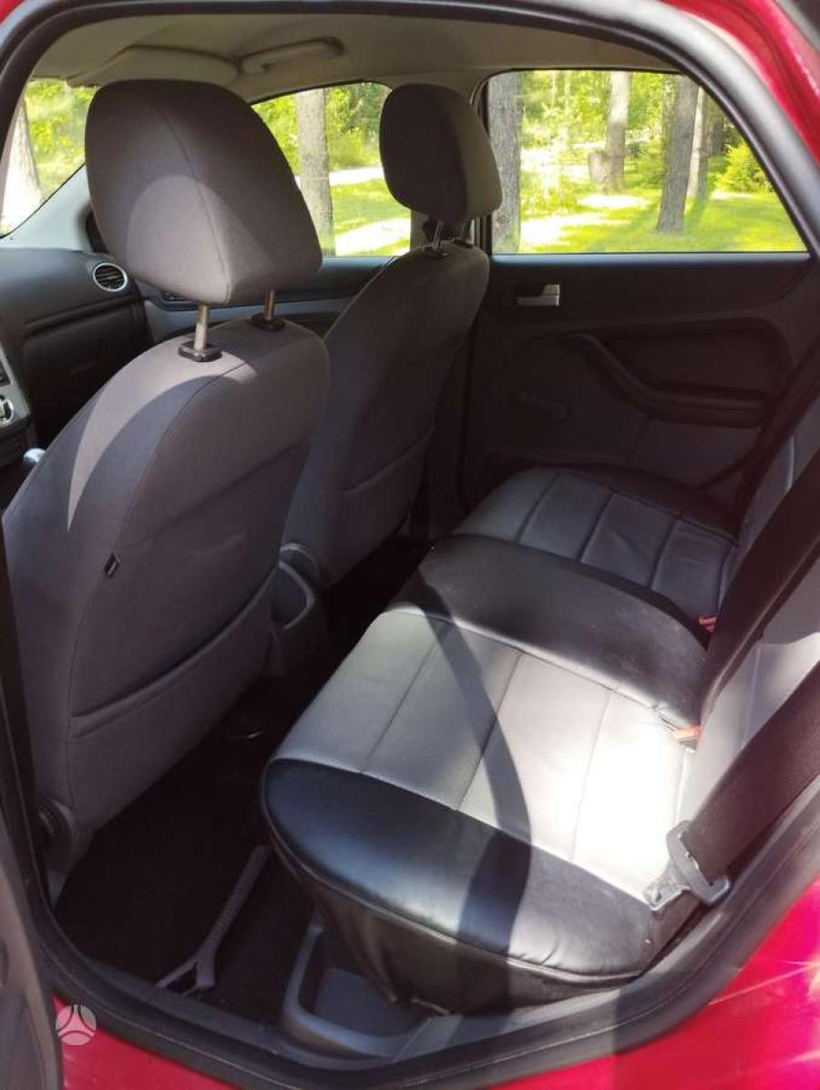 Sarkans Ford Focus 2005 Viļņa, ar dzinēja tilpumu 1.60 L un nobraukumu 263 tūkst. km par 750 €, foto 13 vietnē AUTOMOTO.COM.LV