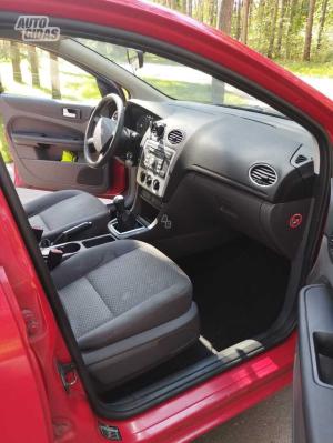 Red Ford Focus 2005 in Vilnius, with an engine capacity of 1.60 L and mileage of 263 thousand km for 550 €, photo 12 on AUTOMOTO.COM.LV