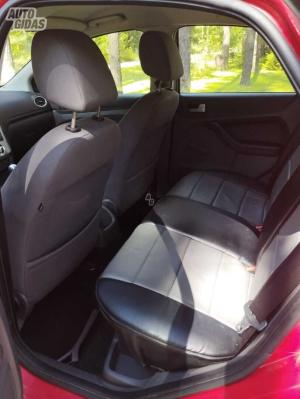 Red Ford Focus 2005 in Vilnius, with an engine capacity of 1.60 L and mileage of 263 thousand km for 550 €, photo 13 on AUTOMOTO.COM.LV
