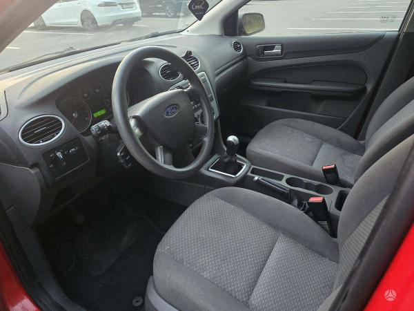 Форд Фокус 2005 в Вильнюс на AUTOMOTO.COM.LV Красный Форд Фокус 2005 в Вильнюс, объемом двигателя 1.60 л и пробегом 263 тыс. км за 1190 €, фото 6 на AUTOMOTO.COM.LV