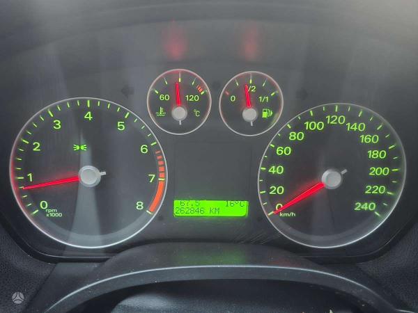 Форд Фокус 2005 в Вильнюс на AUTOMOTO.COM.LV Красный Форд Фокус 2005 в Вильнюс, объемом двигателя 1.60 л и пробегом 263 тыс. км за 1190 €, фото 10 на AUTOMOTO.COM.LV