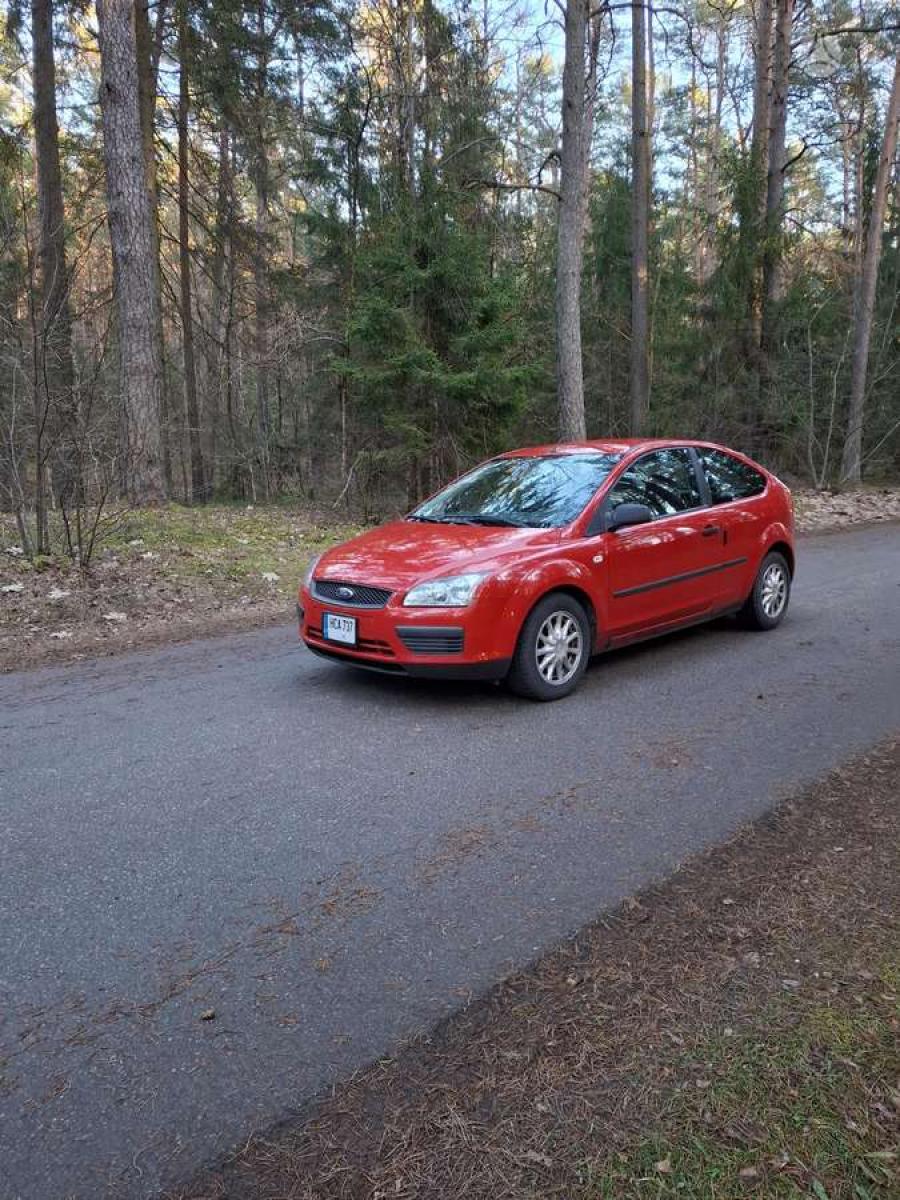 Red Ford Focus 2006 in Kaunas, with an engine capacity of 1.56 L and mileage of 184 thousand km for 875 €, photo 1 on AUTOMOTO.COM.LV