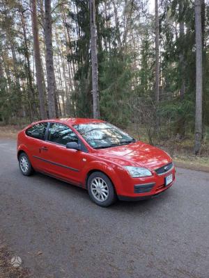 Red Ford Focus 2006 in Kaunas, with an engine capacity of 1.56 L and mileage of 184 thousand km for 875 €, photo 2 on AUTOMOTO.COM.LV
