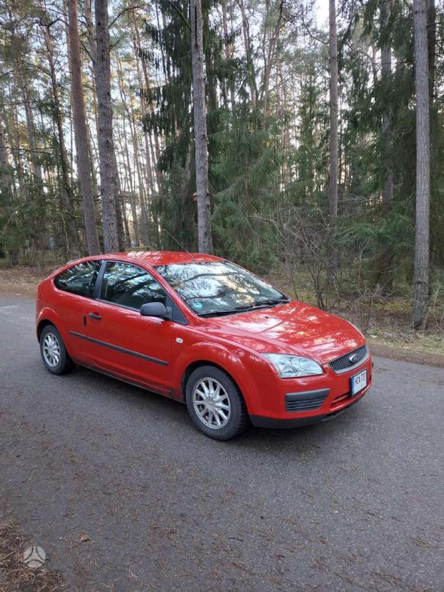 Red Ford Focus 2006 in Kaunas, with an engine capacity of 1.56 L and mileage of 184 thousand km for 875 €, photo 2 on AUTOMOTO.COM.LV