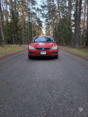 Red Ford Focus 2006 in Kaunas, with an engine capacity of 1.56 L and mileage of 184 thousand km for 875 €, photo 3 on AUTOMOTO.COM.LV