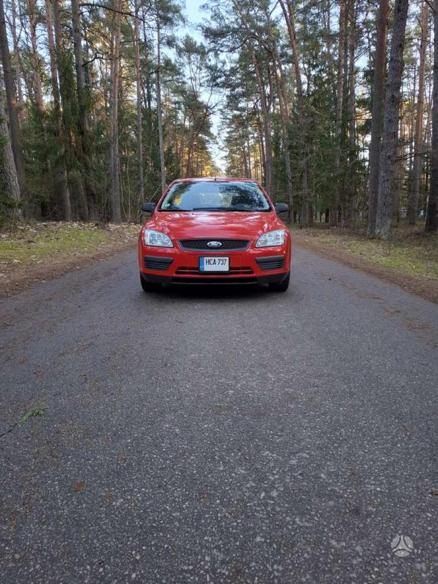 Red Ford Focus 2006 in Kaunas, with an engine capacity of 1.56 L and mileage of 184 thousand km for 875 €, photo 3 on AUTOMOTO.COM.LV