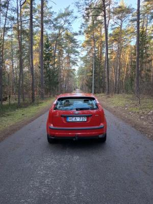 Red Ford Focus 2006 in Kaunas, with an engine capacity of 1.56 L and mileage of 184 thousand km for 875 €, photo 6 on AUTOMOTO.COM.LV