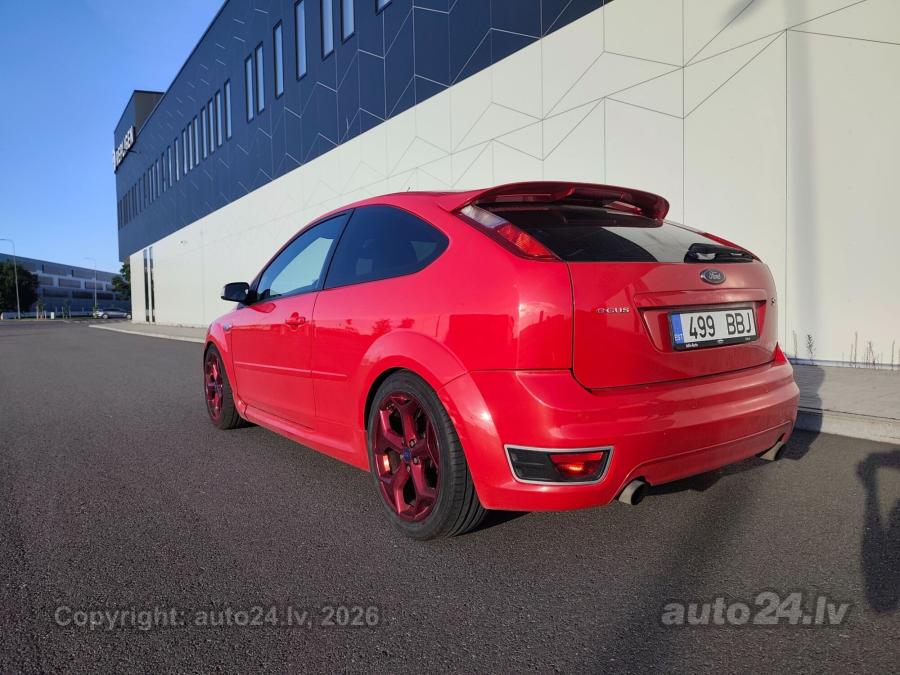 Sarkans Ford Focus 2006 Tallina, ar dzinēja tilpumu 2.50 L un nobraukumu 245 tūkst. km par 4300 €, foto 1 vietnē AUTOMOTO.COM.LV