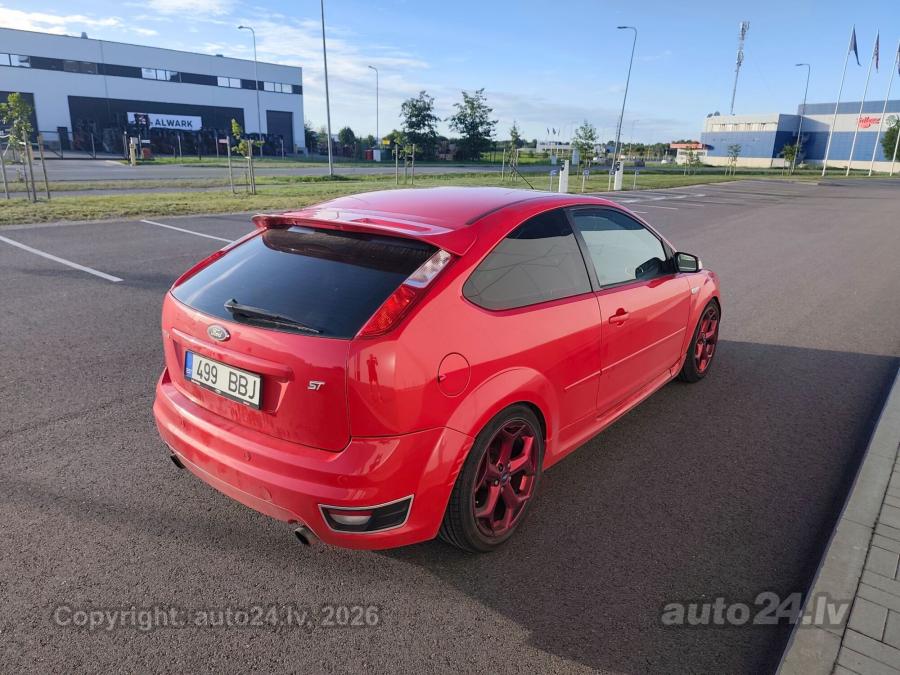 Sarkans Ford Focus 2006 Tallina, ar dzinēja tilpumu 2.50 L un nobraukumu 245 tūkst. km par 4300 €, foto 3 vietnē AUTOMOTO.COM.LV
