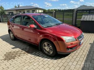Sarkans Ford Focus 2006 Rīga, ar dzinēja tilpumu 1.60 L un nobraukumu 225 tūkst. km par 950 €, foto  vietnē AUTOMOTO.COM.LV