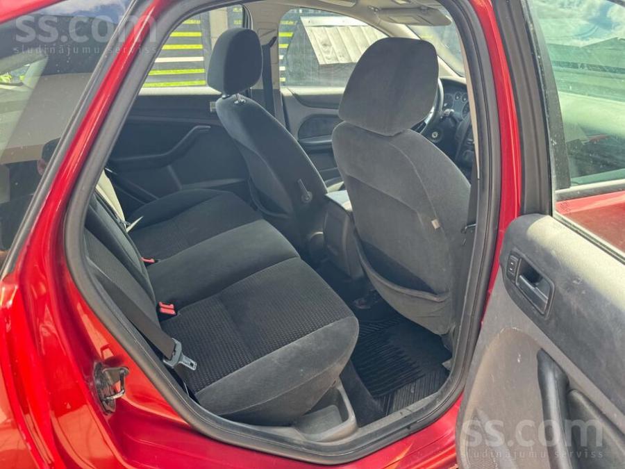 Sarkans Ford Focus 2006 Rīga, ar dzinēja tilpumu 1.60 L un nobraukumu 225 tūkst. km par 950 €, foto 7 vietnē AUTOMOTO.COM.LV