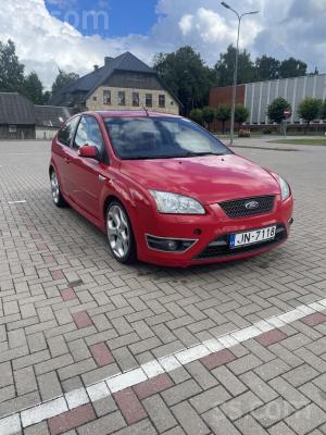 Red Ford Focus 2006 in Cesis, with an engine capacity of 2.50 L and mileage of 215 thousand km for 3250 €, photo  on AUTOMOTO.COM.LV