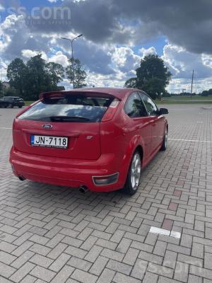 Red Ford Focus 2006 in Cesis, with an engine capacity of 2.50 L and mileage of 215 thousand km for 3250 €, photo 4 on AUTOMOTO.COM.LV