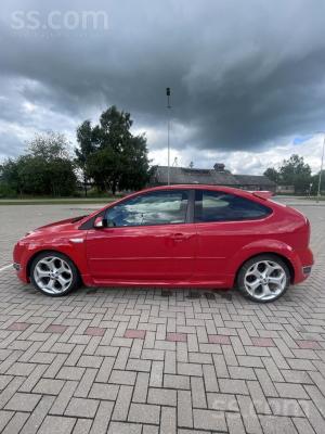 Red Ford Focus 2006 in Cesis, with an engine capacity of 2.50 L and mileage of 215 thousand km for 3250 €, photo 5 on AUTOMOTO.COM.LV