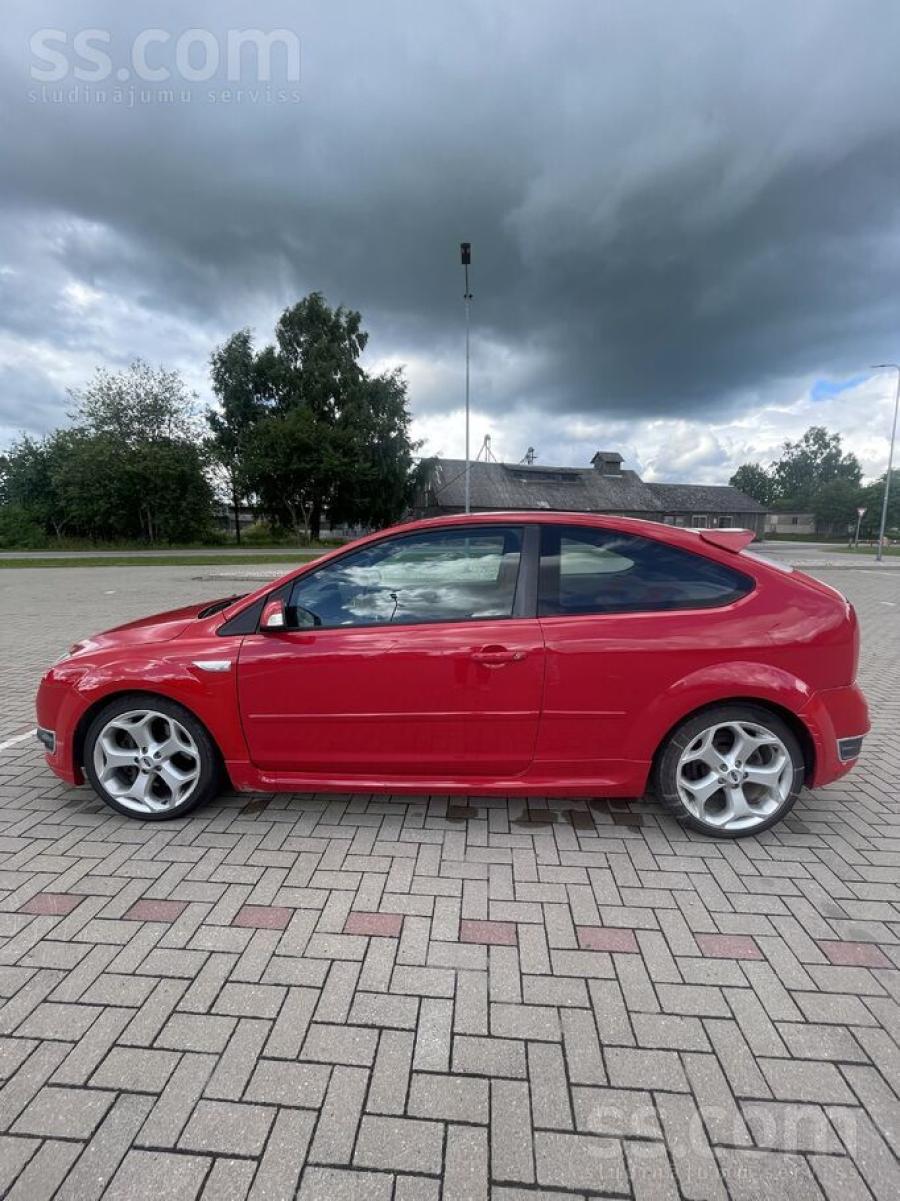 Red Ford Focus 2006 in Cesis, with an engine capacity of 2.50 L and mileage of 215 thousand km for 3250 €, photo 5 on AUTOMOTO.COM.LV