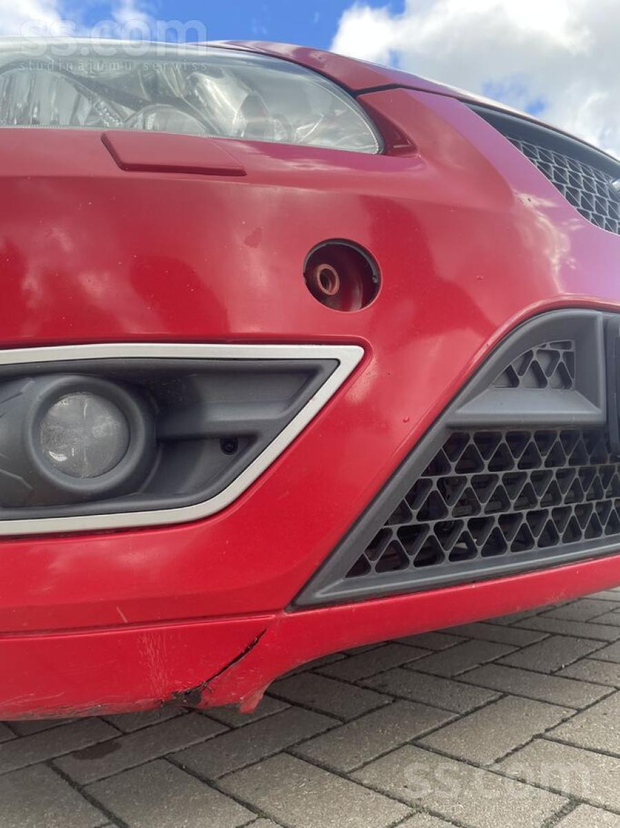 Red Ford Focus 2006 in Cesis, with an engine capacity of 2.50 L and mileage of 215 thousand km for 3250 €, photo 9 on AUTOMOTO.COM.LV