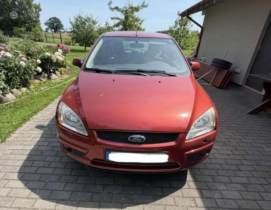 Red Ford Focus 2007 in Panevezys, with an engine capacity of 1.60 L and mileage of 131 thousand km for 1800 €, photo 1 on AUTOMOTO.COM.LV