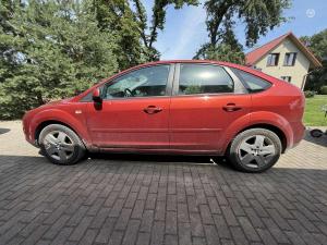 Red Ford Focus 2007 in Panevezys, with an engine capacity of 1.60 L and mileage of 131 thousand km for 1800 €, photo 4 on AUTOMOTO.COM.LV