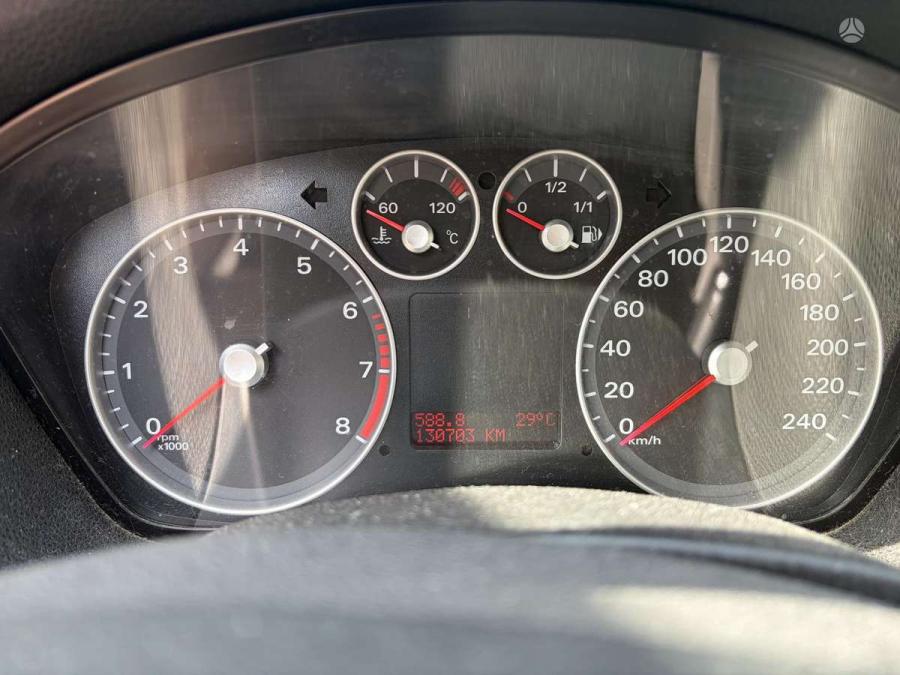 Red Ford Focus 2007 in Panevezys, with an engine capacity of 1.60 L and mileage of 131 thousand km for 1800 €, photo 12 on AUTOMOTO.COM.LV