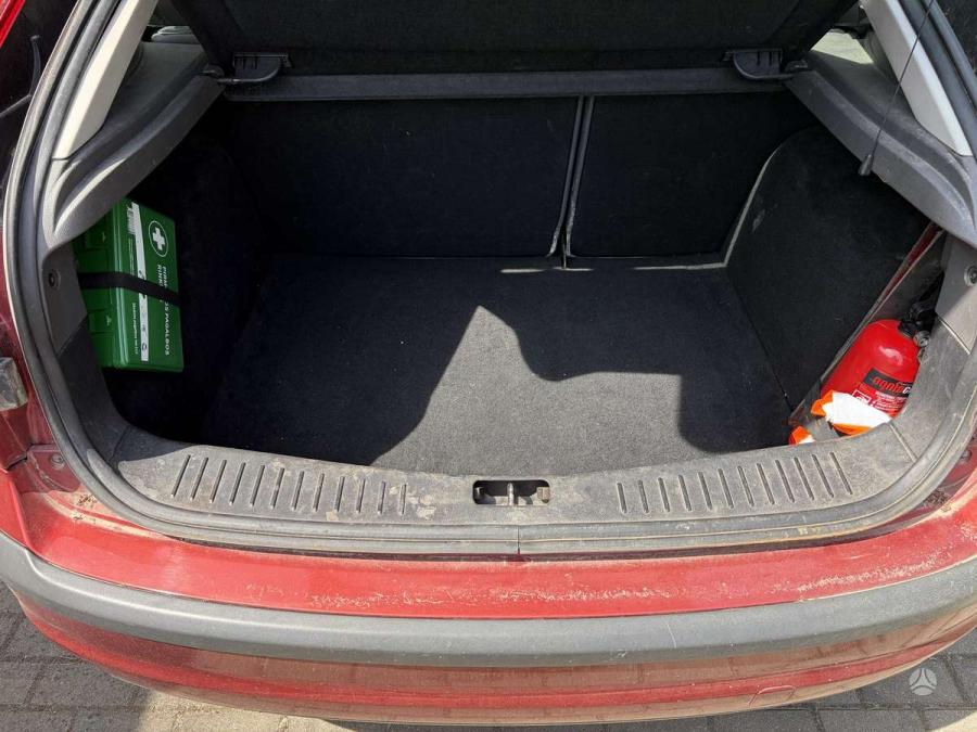 Red Ford Focus 2007 in Panevezys, with an engine capacity of 1.60 L and mileage of 131 thousand km for 1800 €, photo 15 on AUTOMOTO.COM.LV